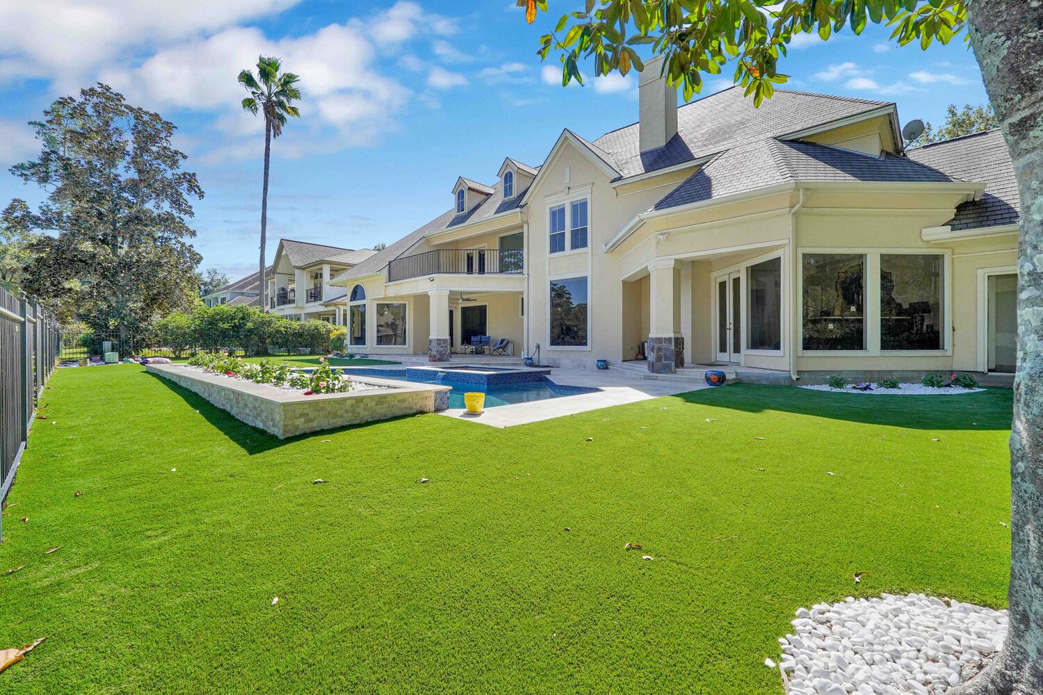 How Much Does a Houston Artificial Turf Putting Green Cost?